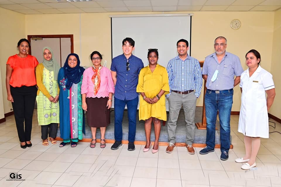 Dr Shiri Shetty performs corneal transplant surgeries on Mauritian ...